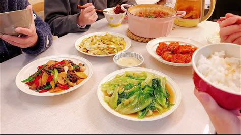 香港一家四口的日常｜晚餐vlog｜處女作羊腩煲｜泡菜炒牛肉｜糖醋蝦球｜手撕包菜｜蒜蓉生菜｜竹蔗茅根雪梨茶 Youtube
