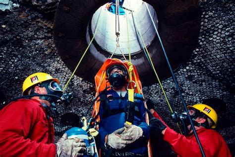 Técnicas De Rescate En Espacios Confinados Institución Badra