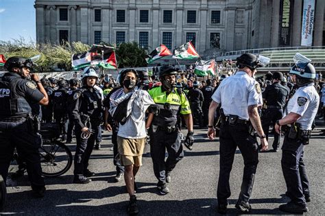 抗议者占领了布鲁克林博物馆，警方逮捕了34人 留园新闻速递 News