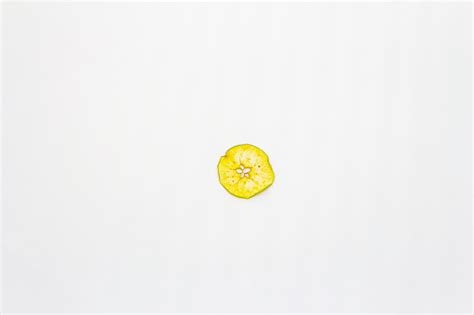 흰색 배경에 고립 된 사과의 말린 조각 건강한 식생활 개념 0명에 대한 스톡 사진 및 기타 이미지 0명 개념 건강한 생활