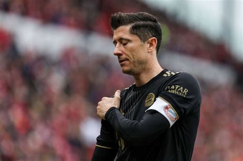 Prezes Bayernu Lewandowski nie odejdzie z klubu Wypełni kontrakt w