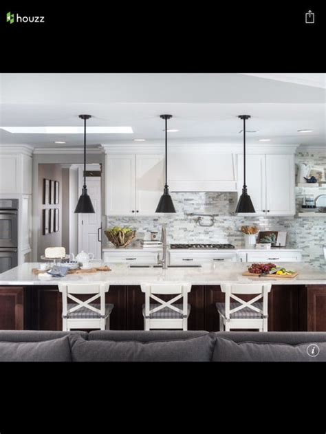 Random Pattern Marble Tile Backsplash