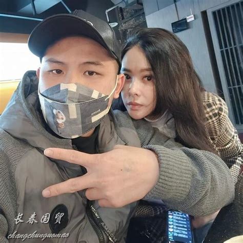 造人成功？45岁萧淑慎夫妇抱婴儿合影曝光，老公一番话道出内幕