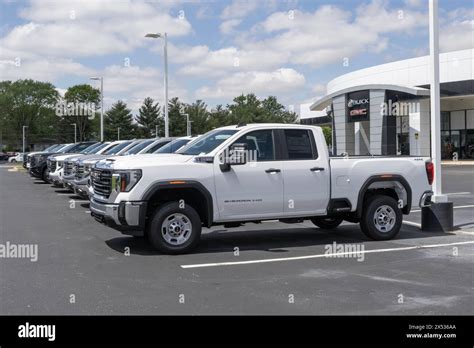 Kokomo May 5 2024 GMC Sierra 1500 Display At A Dealership GMC