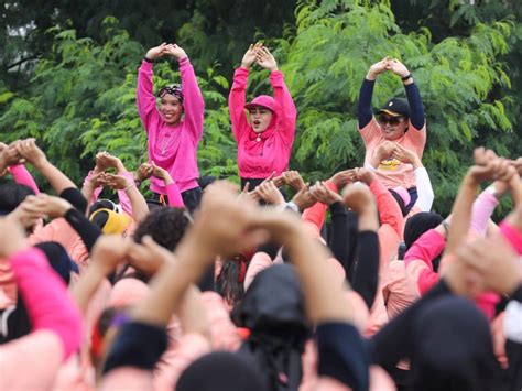 Ajak Ibu Ibu Senam Sehat Mak Ganjar Ingin Wujudkan Indonesia Bugar