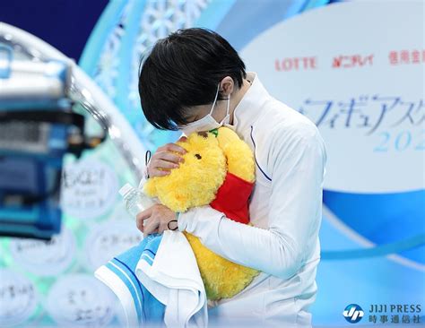 蒼い月は彼方 〜羽生結弦さんと仲間たちの日々を花束にして〜