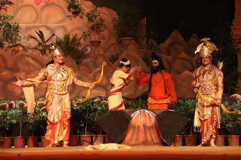 लव कुश मंच पर आज लक्ष्मण परशुराम संवाद तक की लीला का मंचन Mpnan