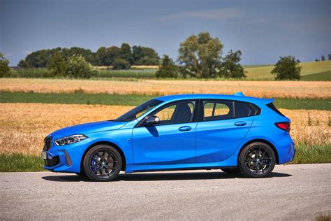 Der Neue BMW 1er BMW M135i XDrive Misanoblau Metallic 19 Felge