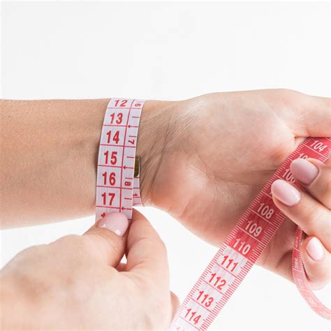 Как выбирать браслеты и определять нужный размер — таблица женских и мужских размеров браслетов