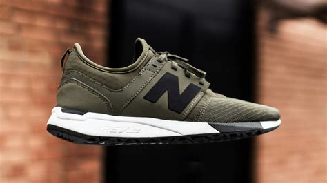 10 Pilihan Warna Sepatu Ini Cocok Untuk Semua Warna Baju