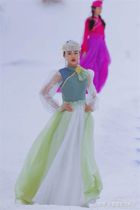 塔河鄂伦春文化服饰实景展演——总设计师金景怡打造“冰雪女神” 知乎