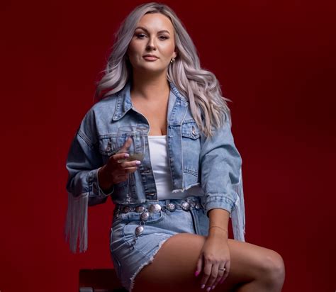 Taylor Sweely Debuts Herself With 90s Inspired Good Timing Single “wine Not” Pro Country