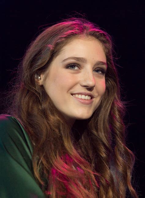 Classify 2 British Female Singers
