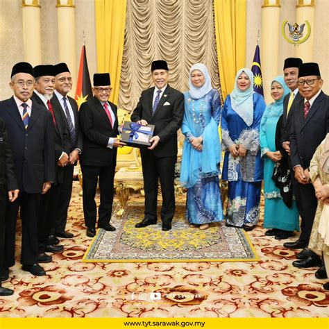 Tun Wan Junaidi Isteri Terima Kunjungan Hormat Mubarak Suara Sarawak