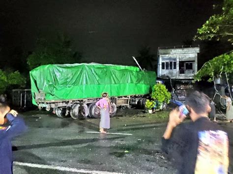 ဘုရားကြီးတွင် ကုန်တင်ကားနှစ်စီး ချိတ်မိကာ လူနေအိ မ် ၂ လုံးကို ဝင်တိုက်ပြီး ယာဉ်မောင်းတစ်ဦး