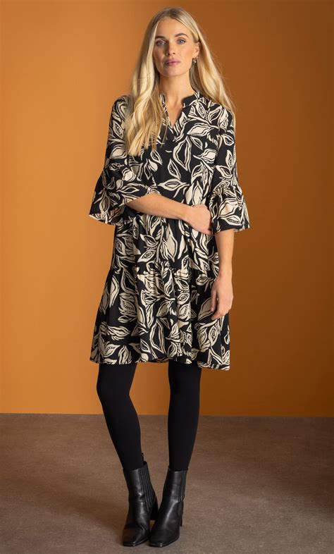 Floral Print Loose Tunic Top In Black Klass