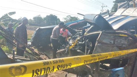 Korban Tewas Bus Vs Bus Di Ngawi Bertambah 1 Kenek Sugeng Rahayu