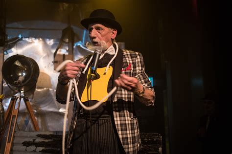 Esk Esque Garage Blues Roots Noir