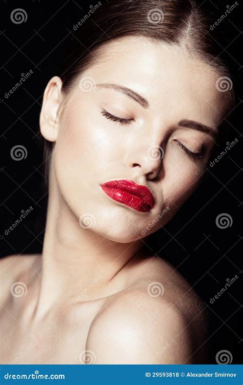 Retrato De Una Muchacha Triguena Atractiva Hermosa Foto De Archivo Imagen De Muchacha Modelo