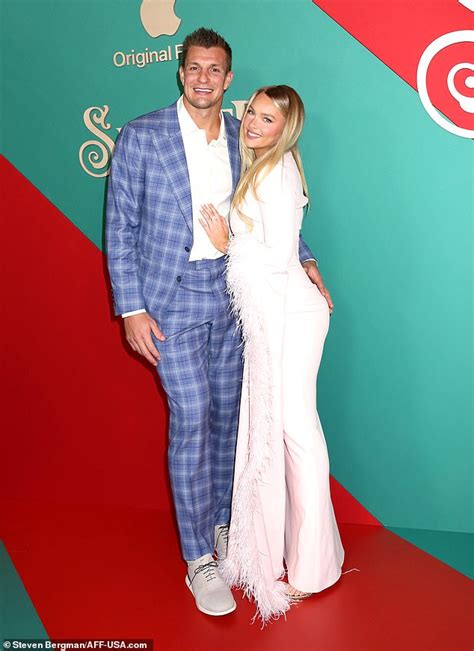 Rob Gronkowskis Model Girlfriend Camille Kostek Stuns As The Couple