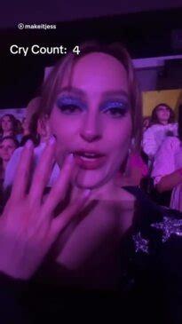 Furious Bride Rejects Friends Tacky Wedding Present The Cairns Post