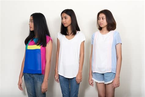 Tres jóvenes hermosas adolescentes asiáticas blancas Foto Premium