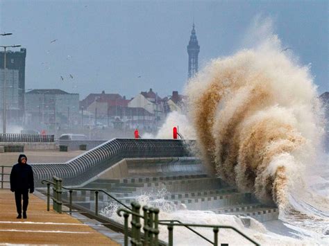 uk weather mapped met office issues four days of warnings with 70mph