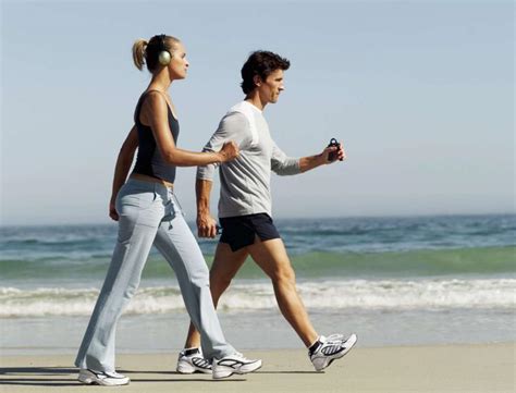Salir a caminar una práctica beneficiosa para la salud Video