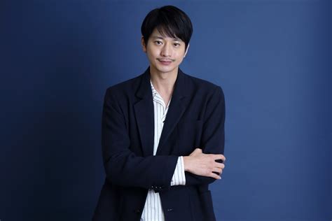 （写真）向井理、『パリピ孔明』孔明役にプレッシャー 一筋縄ではいかない役続くもコメディに意欲 ドラマ インタビュー ｜クランクイン！