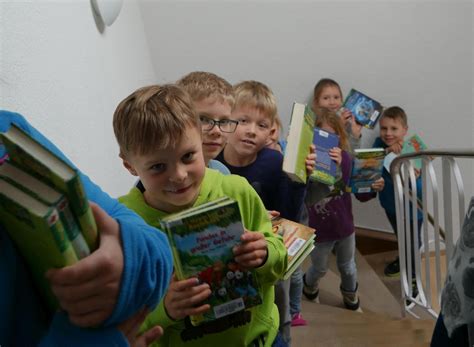 Letzte Vorbereitungen für neue Bücherei
