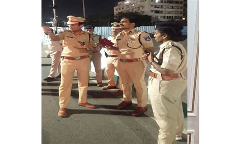 గచ్చిబౌలి జంక్షన్ మూసివేతతో హైటెక్‌సిటీలో ట్రాఫిక్ ఇబ్బందులు Mana