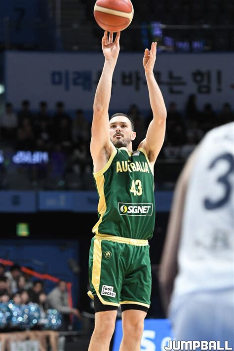 아시아컵 ‘3점슛 10방 넣은 호주 최고 슈터가 이현중에게 전한 조언은
