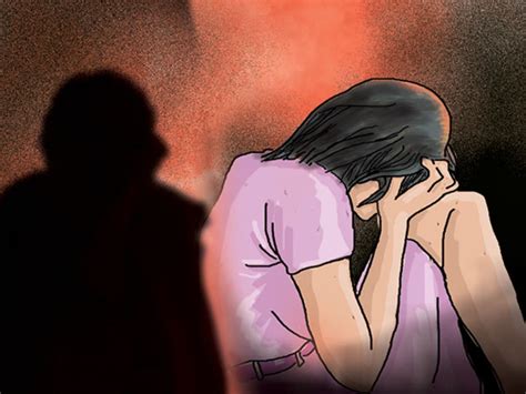 दिल्‍ली में 15 साल की लड़की से रेप के बाद पिलाया तेजाब लड़ रही जिंदगी