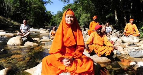 3por4 Monja Didi Ananda Sushiila Comanda Encontro Em Caxias Pioneiro