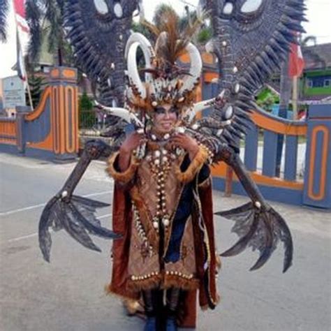 Potret Dan Fakta Fakta Ponidi Sekop Yang Viral Aslinya Seorang Perangkat Desa Kapanlagi Com