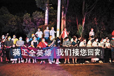 重庆英雄男儿回来了 近千群众自发迎接蒋正全魂归故里蔡家林江津区鲜花