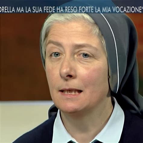 Torino Bimba Di 5 Anni Cade Dal Quinto Piano Un Passante La Afferra