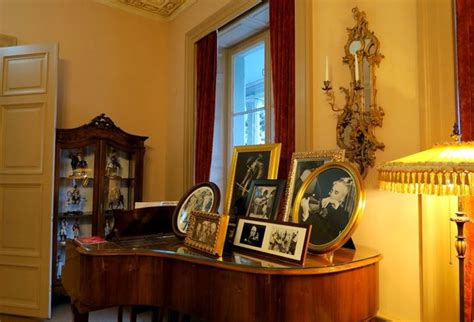 گشتی در خانه‌ چارلی چاپلین تصاویر