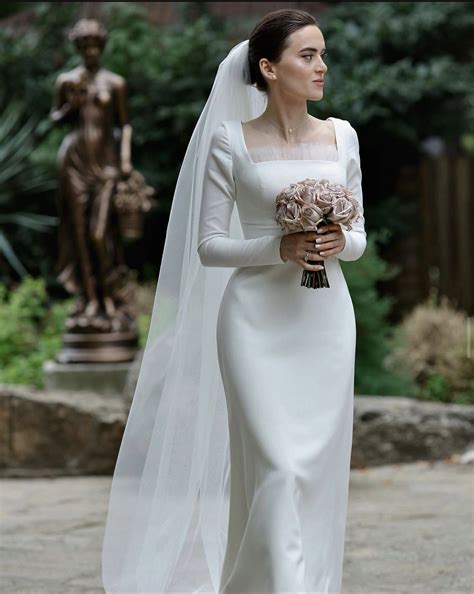 Pin By Hasti Angel On Wedding Dresses Minimal Wedding Dress Gorgeous