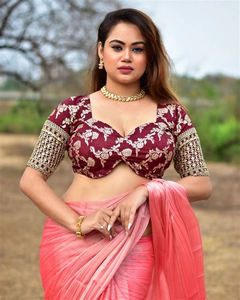 tanu agarwal drops her saree pallu to pose hot