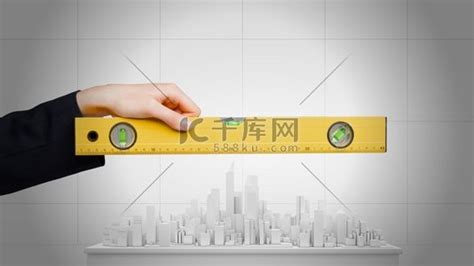 工程概念。女性手持直尺测量施工项目特写高清摄影大图 千库网