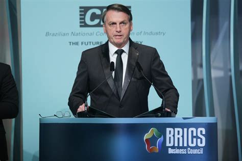 Internaron De Urgencia A Bolsonaro Por Una Posible Obstrucción