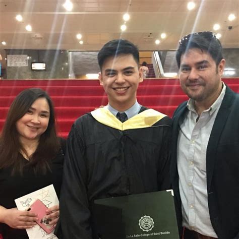 Look Gabby Eigenmanns Son Josh Graduates From University Inquirer