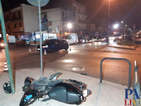 Video Incidente In Viale Regione Siciliana Auto Contro Scooter 2 Feriti