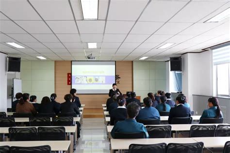 【图片新闻】万城物业邮电学校项目部举行服务意识与服务礼仪培训公司