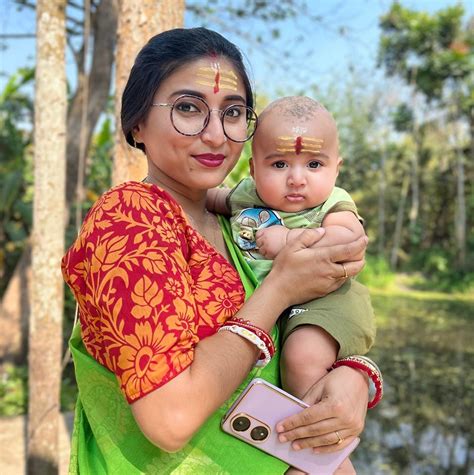 কিরকম দুষ্টু টা হয়েছে রে বাবা 😱😱হাত দিয়ে ডাকছে কাছে না আসলেই কান্না
