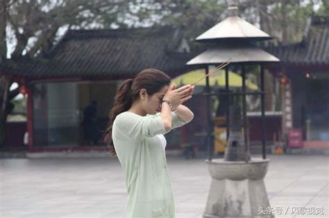 民间初一烧香拜佛吉祥日如何上香才能感应诸佛 搜狐大视野 搜狐新闻
