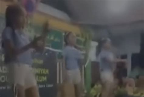 Viral Aksi 3 Remaja Cewek Joget Joget Di Madrasah Pasuruan Tuai