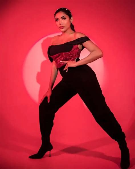 7 Hot Styles Of Millen Cyrus In The Latest Photoshoot Still Confident