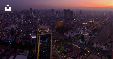 야간에 도시 건물의 공중보기 사진 Unsplash의 무료 캄보디아 이미지